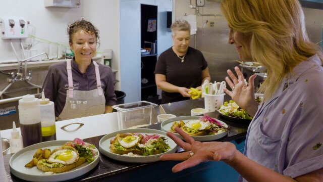 Watch Chef Swap at the Beach Johnny D's; Winna's Kitchen S1 E1 | TV ...