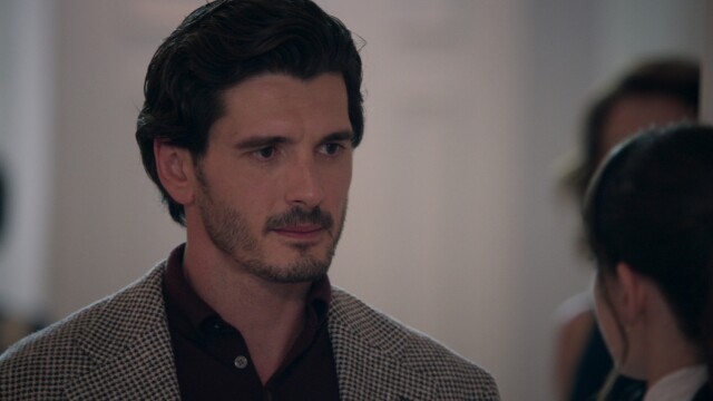 Watch Velvet: El nuevo imperio El ramo de rosas S1 E28 | DIRECTV.