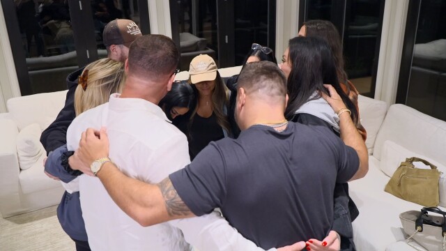 Watch Jersey Shore Family Vacation Family Meeting S8 E3 | DIRECTV.