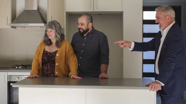 Watch House Hunters International An Unexpected Family Move to Greater ...