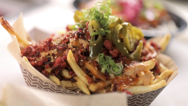 Watch Diners, Drive-Ins and Dives Triple D Nation: Wrapped, Stacked and ...