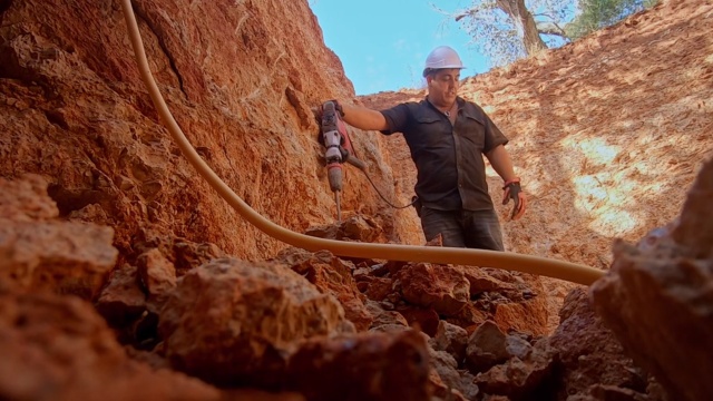 Watch Outback Opal Hunters Hard On The Edge S10 E7 | TV Shows | DIRECTV