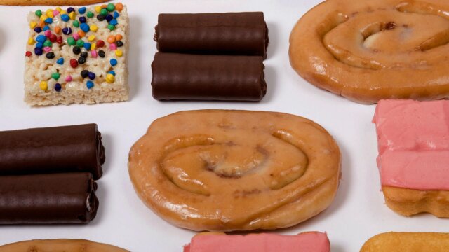 Watch The Food That Built America Let Them Eat Snack Cakes S3 E11 | TV ...