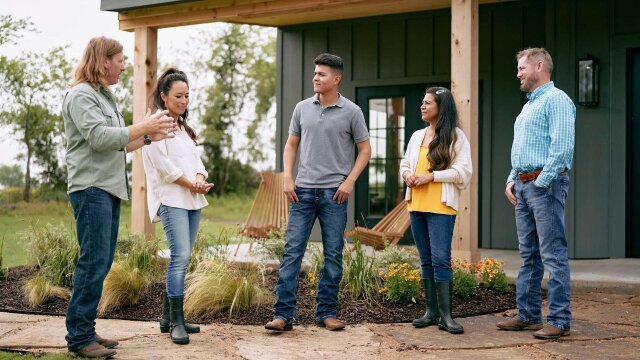 Watch Fixer Upper: Welcome Home Scrappy Barn to Modern Charm S1 E8 | TV ...