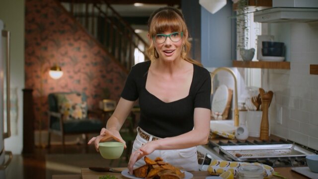 Watch Mary Makes It Easy Side Show S2 E18 | TV Shows | DIRECTV