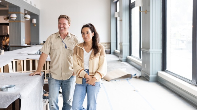Watch Fixer Upper: The Hotel A New Phase for the Hotel S1 E4 | DIRECTV.