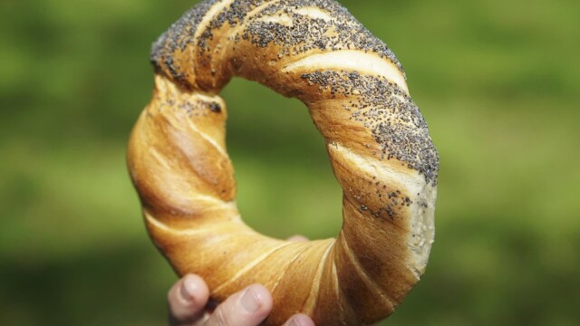 Watch Bizarre Foods: Delicious Destinations Online | Stream the Full ...