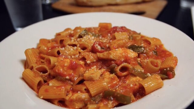 Watch Bizarre Foods: Delicious Destinations Central New York S10 E3 ...