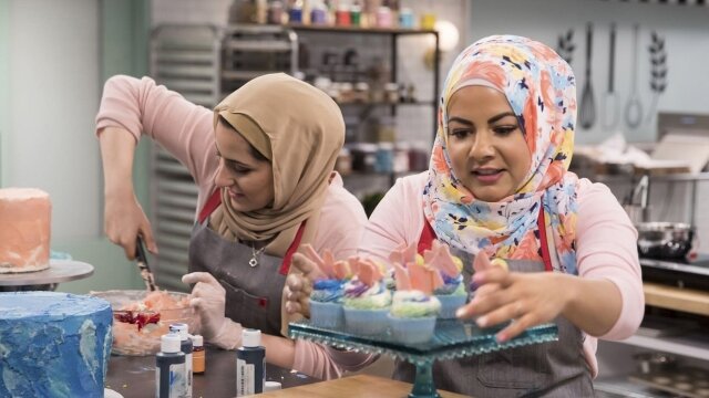 Watch Big Time Bake Under the Sea S1 E4 | DIRECTV